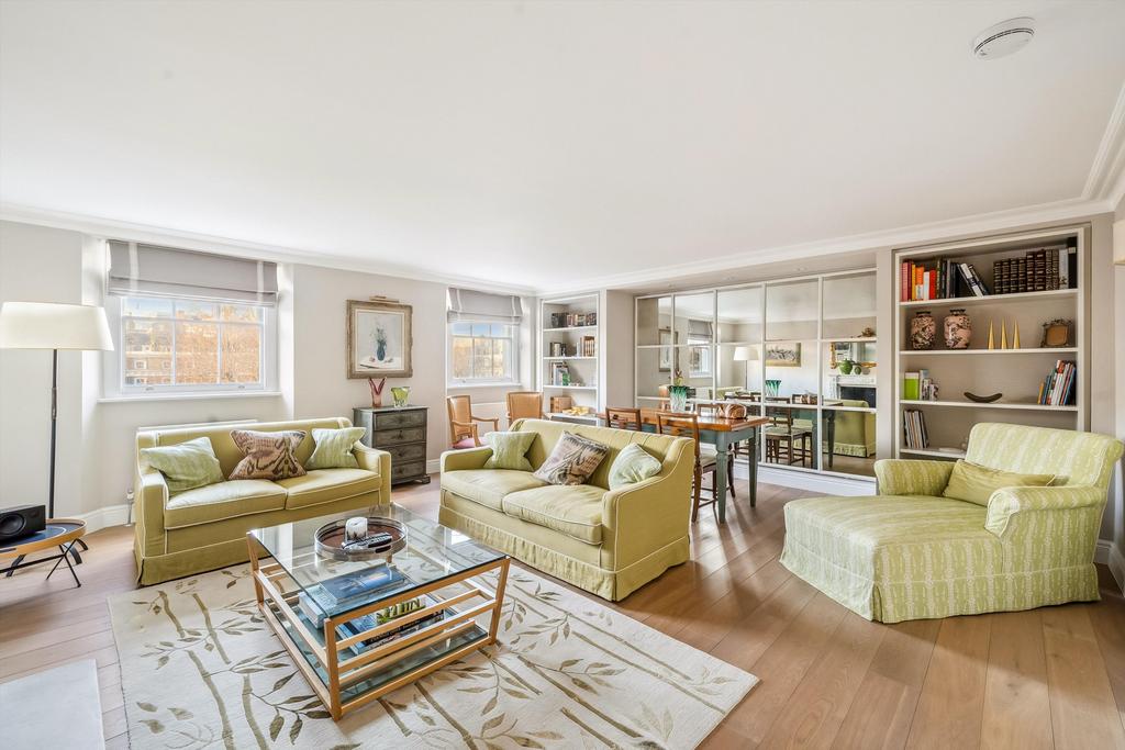 Onslow Square, London, SW7 3 bed flat - £8,645 pcm (£1,995 pw)