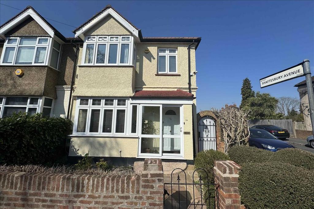 Helen Avenue, Feltham, Middlesex, TW14 4 bed semi-detached house for ...
