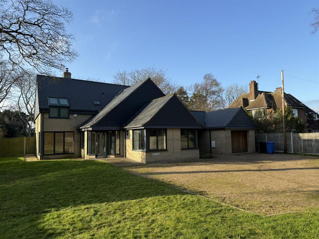 Reydon, Nr Southwold 4 bed detached house - £1,550 pcm (£358 pw)