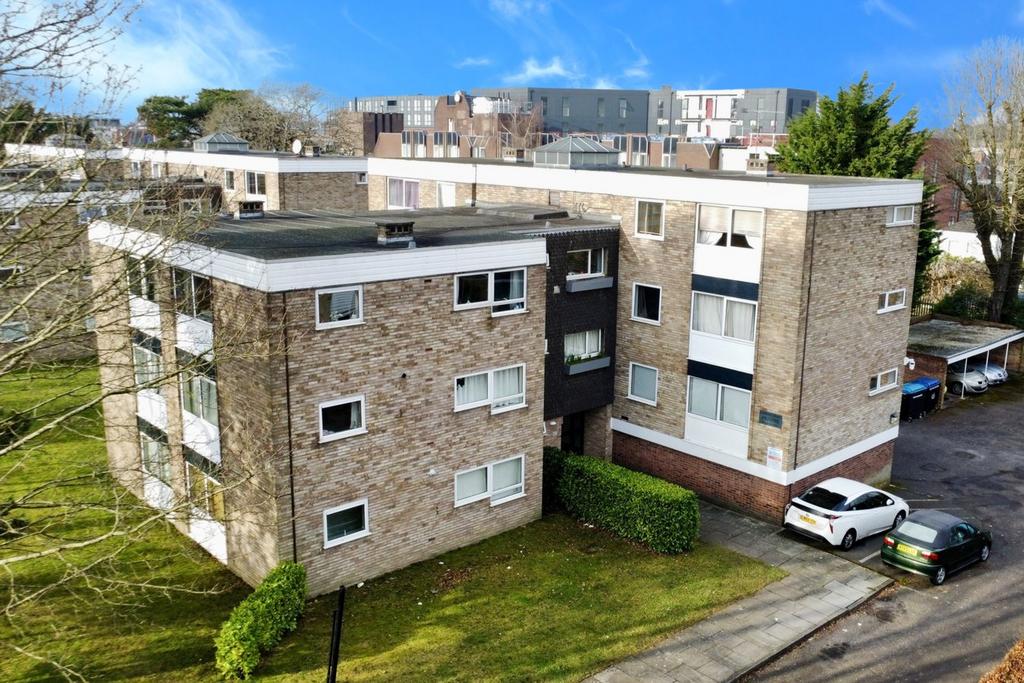 Upper Gordon Road, CAMBERLEY GU15 2 bed apartment for sale - £200,000