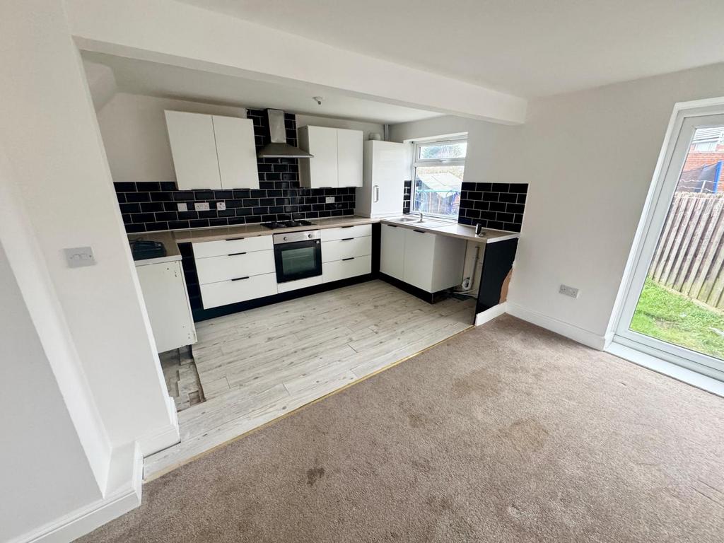 Middlesbrough TS5 3 bed semi-detached house - £625 pcm (£144 pw)