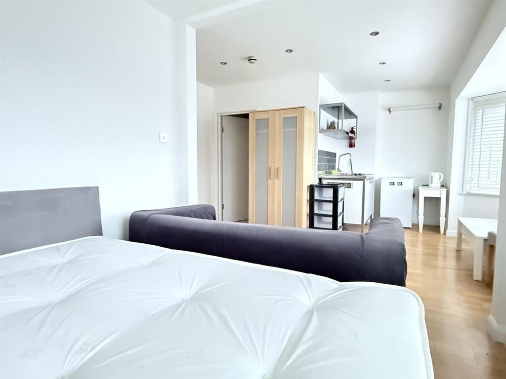 Hendon Way, Golders Green Studio - £1,000 pcm (£231 pw)