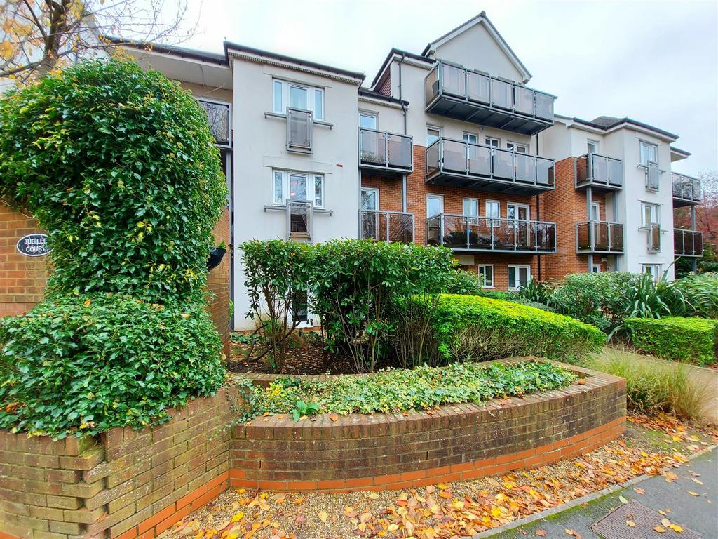 Eaton Road, Sutton SM2 2 bed apartment - £1,750 pcm (£404 pw)