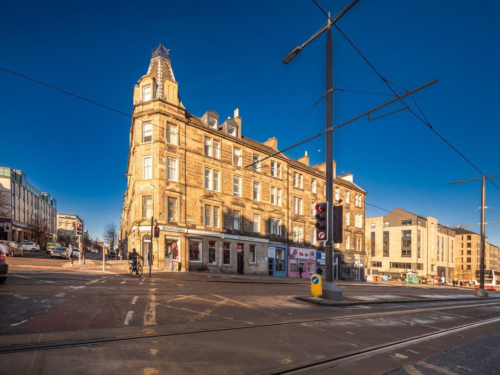 2/6 2F3 Croall Place, Leith Walk... 3 bed flat - £300,000