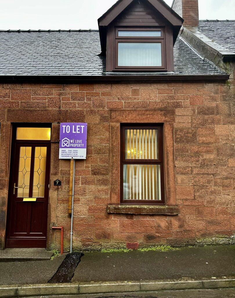 7 Albert Place, Annan, 2 bed terraced house - £550 pcm (£127 pw)