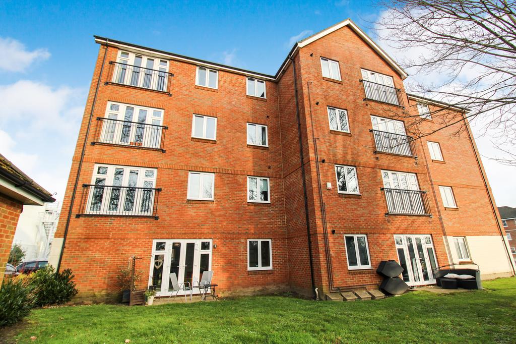 Centrifuge Way, Farnborough, GU14 1 bed apartment - £200,000