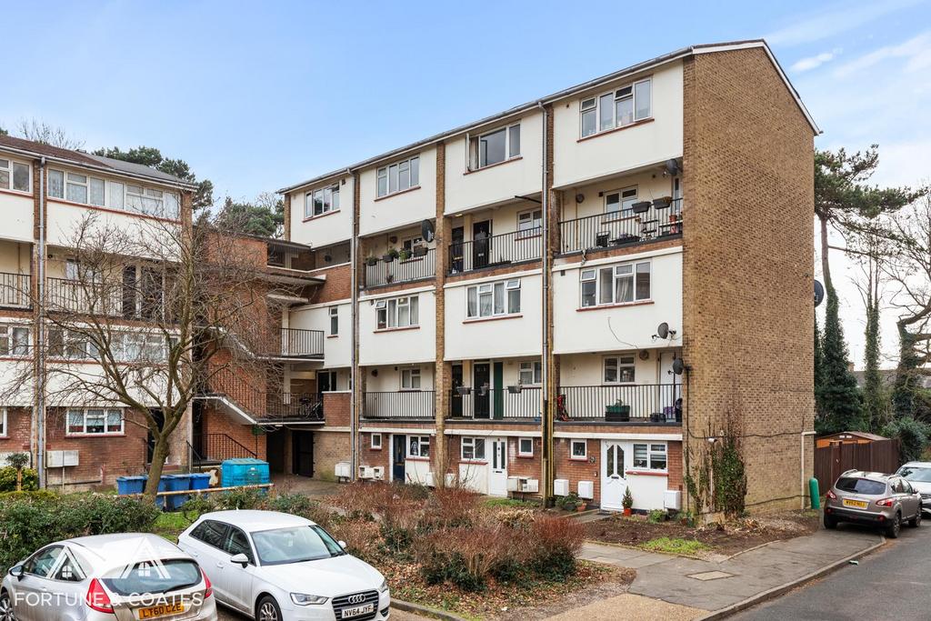 Spring Hills, Harlow 2 bed maisonette - £175,000