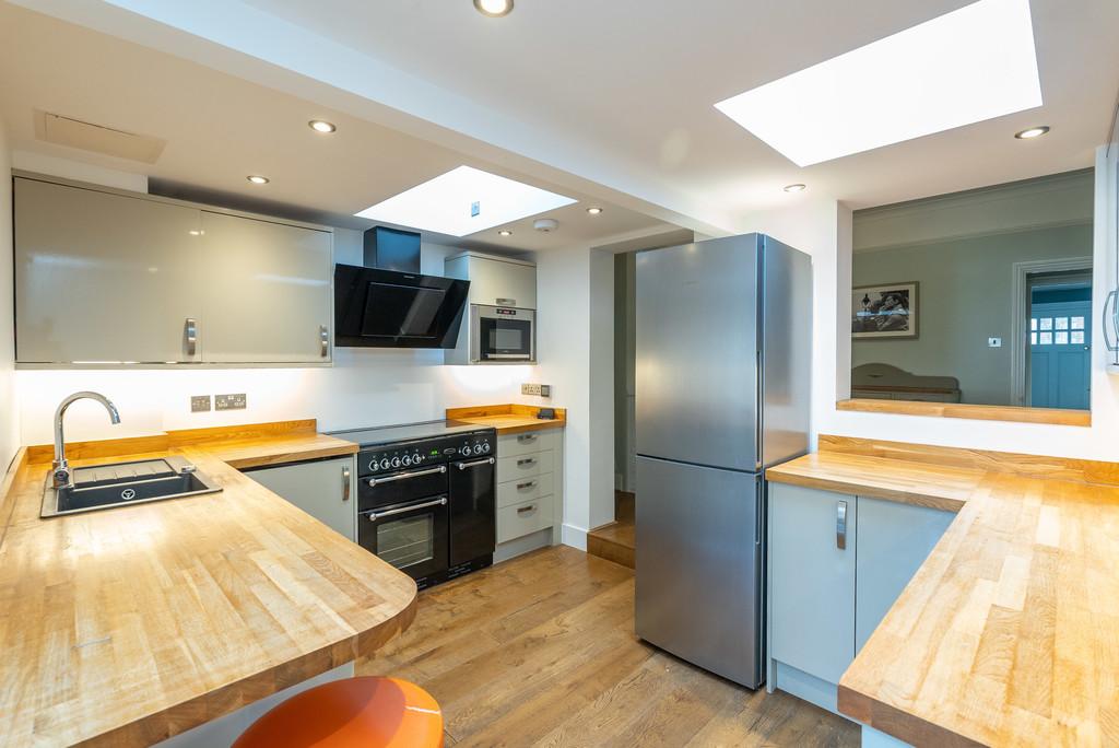 Leslie Road, Pixham, Dorking 2 bed terraced house for sale - £450,000