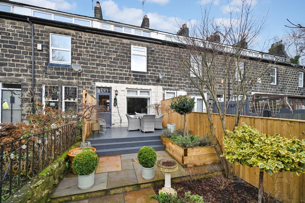 Henry Terrace, Yeadon, Leeds 3 bed terraced house - £290,000