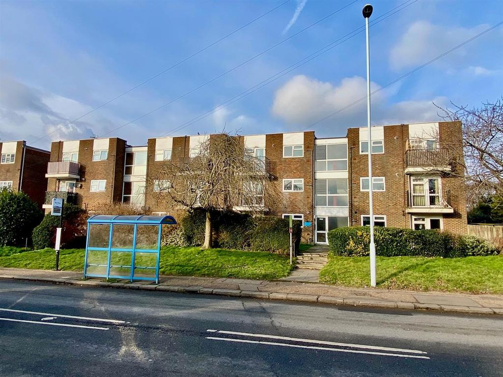 Littlehampton Road, Worthing 2 bed flat - £1,195 pcm (£276 pw)