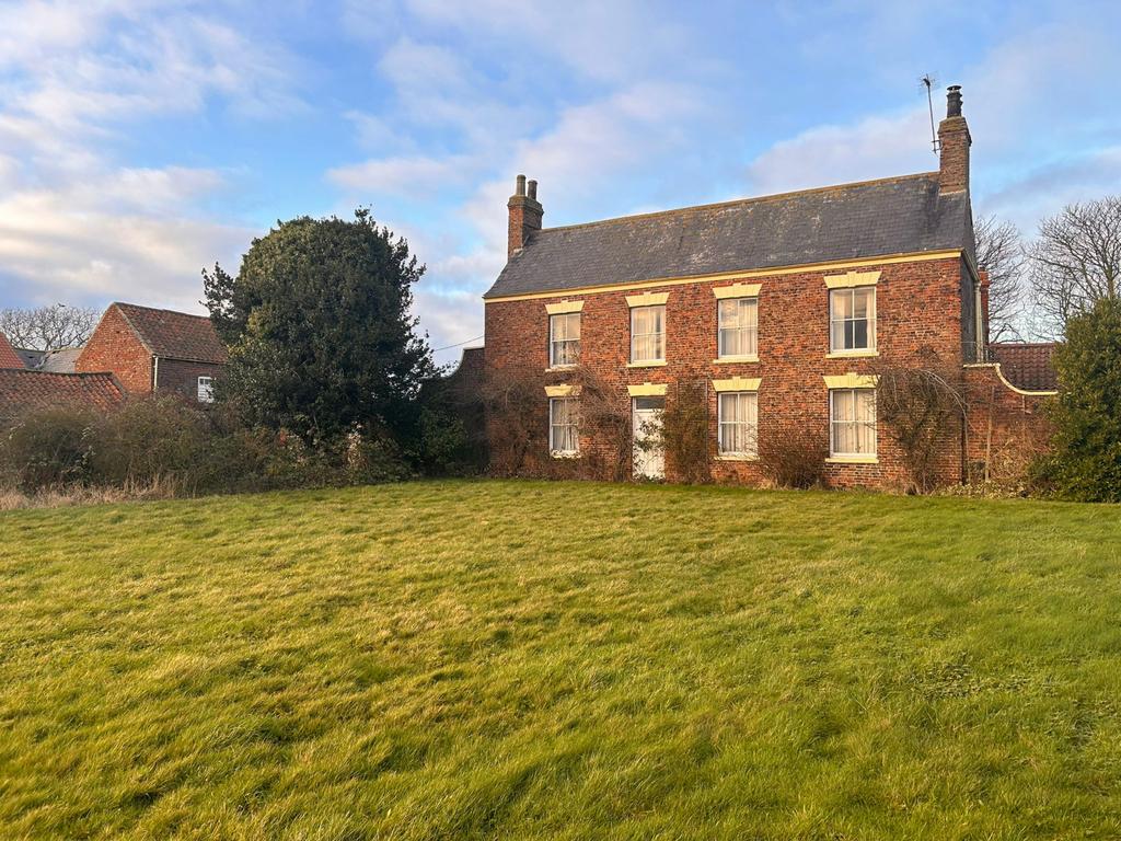 The Grange, Rectory Road, Roos, HU12 4 bed farm house for sale - £650,000