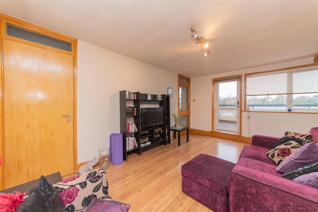 Old Farm Road, London 1 bed flat for sale - £270,000