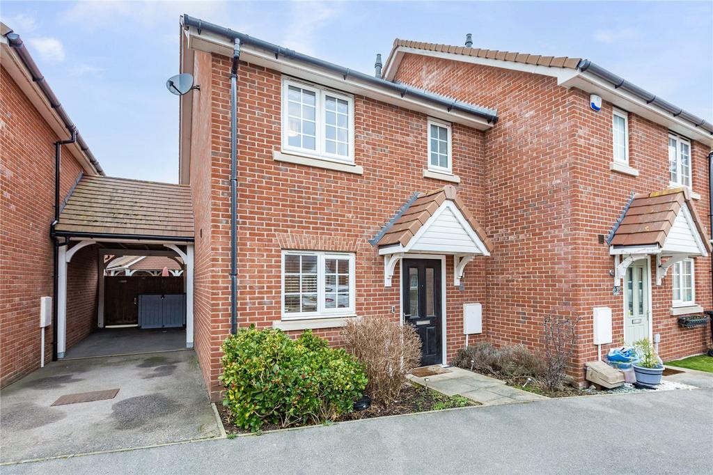 Tamworth Drive, Wickford, Essex, SS11 3 bed semi-detached house - £425,000