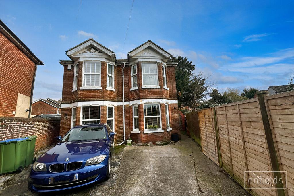 Southampton SO15 2 bed semi-detached house - £290,000