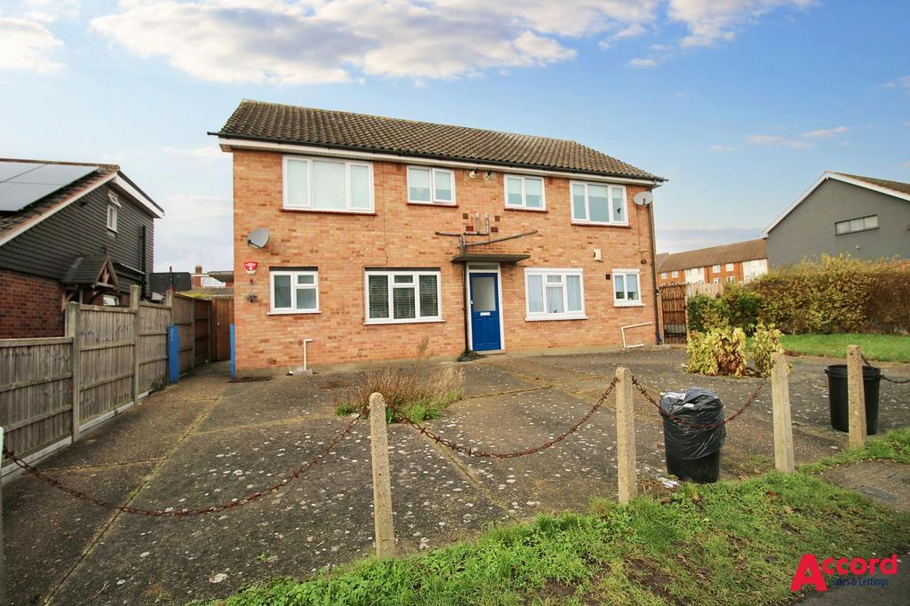 Front Lane, Upminster, RM14 1 bed ground floor flat - £1,200 pcm (£277 pw)