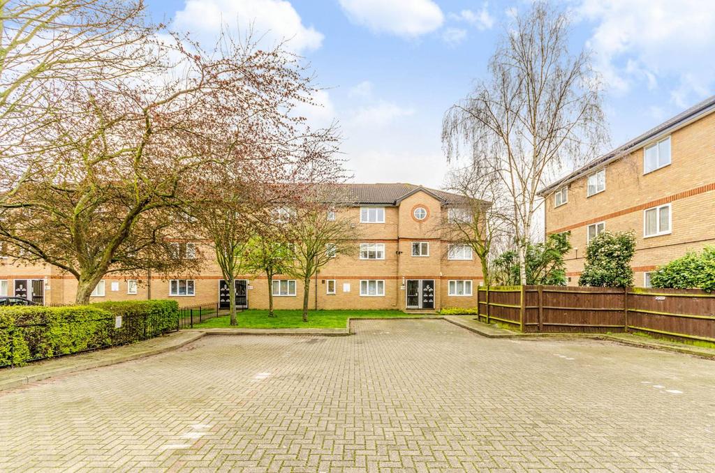 Harrier Way, Beckton, London, E6 2 bed flat - £1,560 pcm (£360 pw)