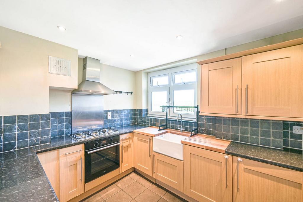 Edgeworth Road, Cockfosters, Barnet, EN4 2 bed flat - £1,875 pcm (£433 pw)