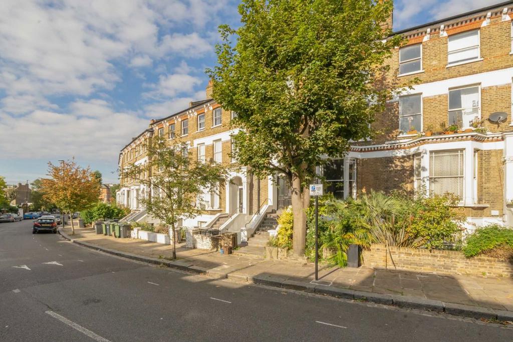 Oseney Crescent, London NW5 1 bed flat - £1,850 pcm (£427 pw)