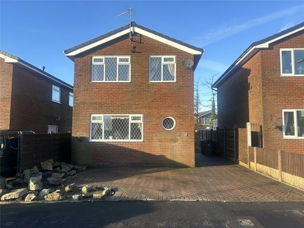 Rakewood Drive, Moorside, Oldham, OL4 3 bed detached house - £260,000
