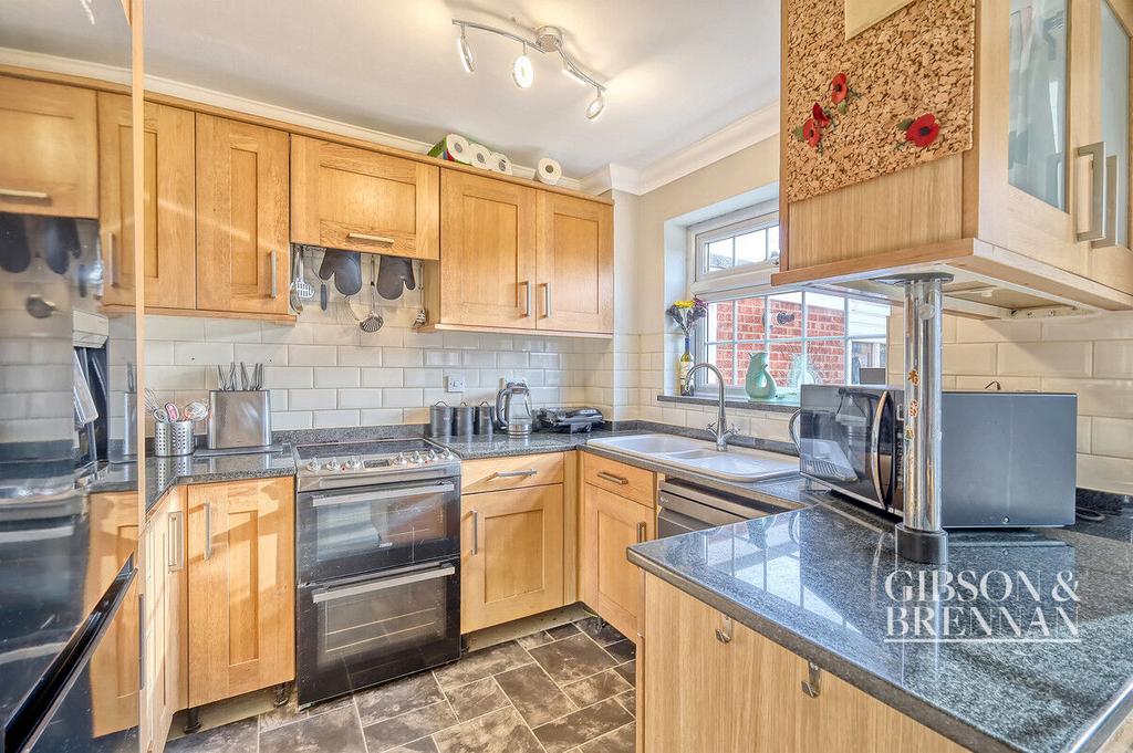 Repton Grove, Southend-on-sea, SS2 3 bed detached house for sale - £400,000