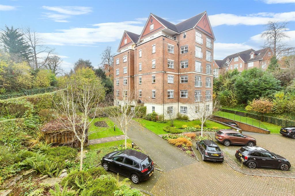 Wray Common Road, Reigate, Surrey 3 bed ground floor flat - £875,000