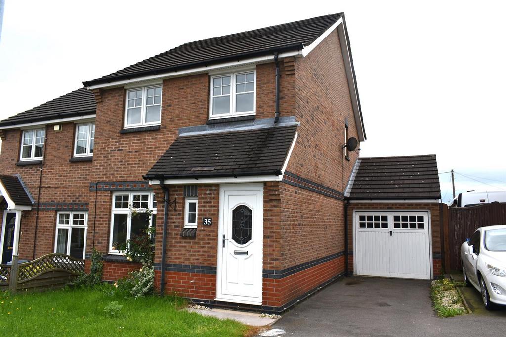 Foxes Rake, Cannock 3 bed house - £1,100 pcm (£254 pw)