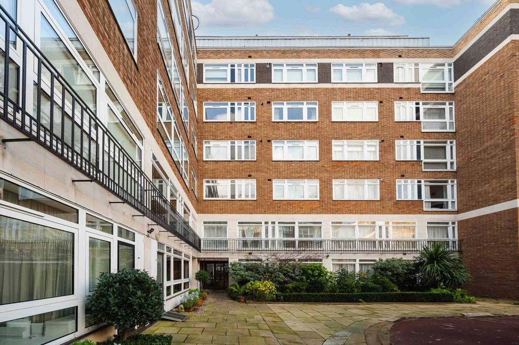 Nottingham Terrace, Regent's Park... Mixed use - £5,200 pcm (£1,200 pw)