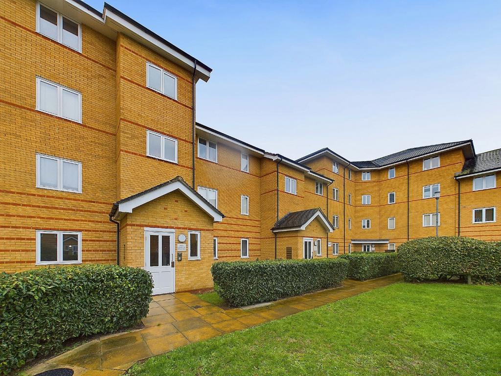 Heath Court, London SE9 2 bed ground floor flat - £1,500 pcm (£346 pw)