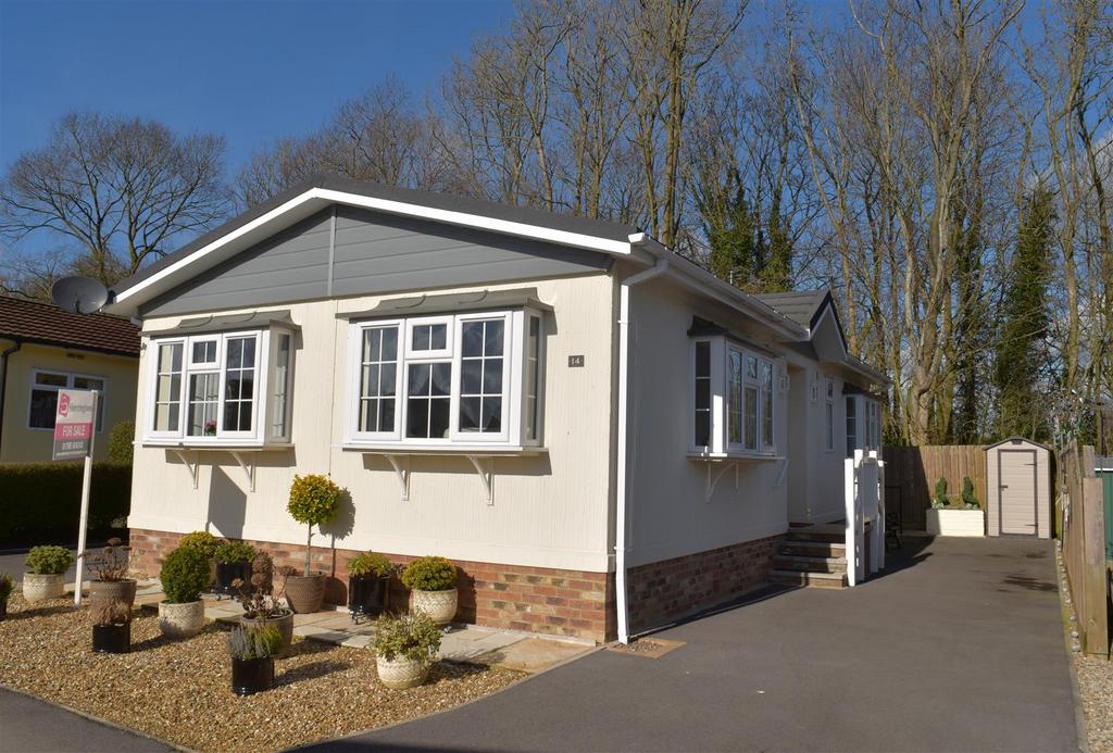 New Park, Harrogate Road, Ripon 2 bed park home for sale - £175,000
