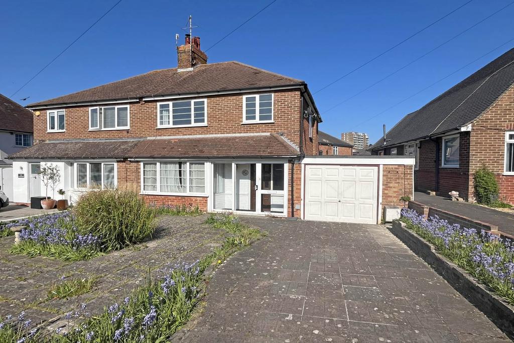 Lawns Avenue, Eastbourne, BN21 1PJ 3 bed semi-detached house - £400,000