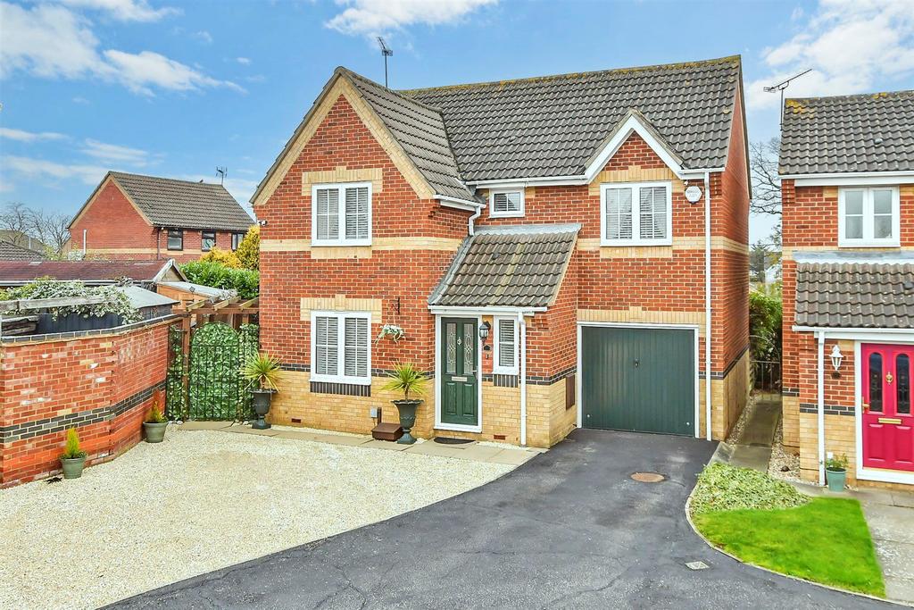 Lennox Drive, Wickford, Essex 4 bed detached house - £500,000