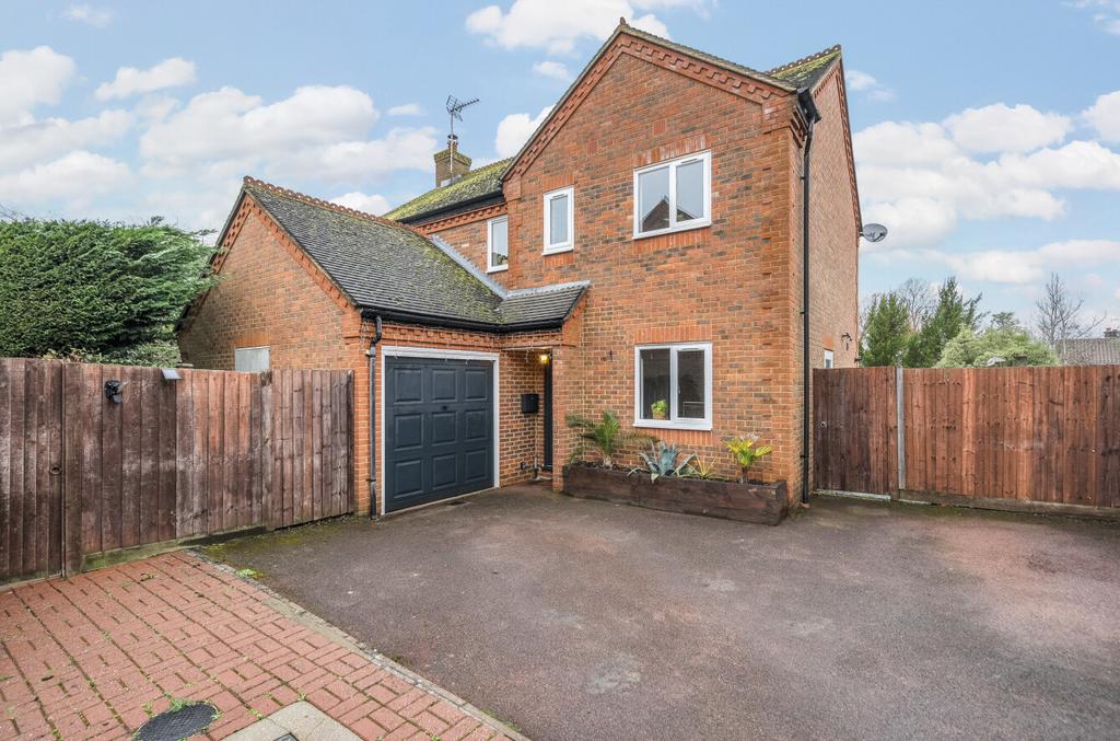 Pitch Place, Binfield, Bracknell 4 bed detached house for sale - £775,000