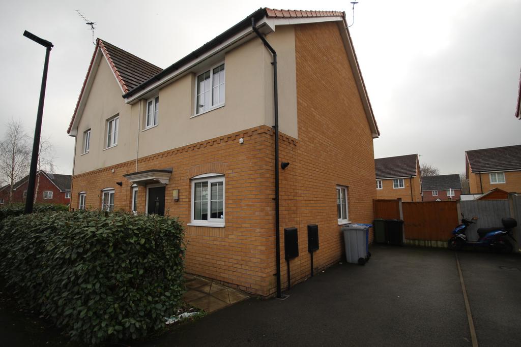 Fleming Drive, Stretford, M32 0GR 3 bed semi-detached house - £1,350 ...