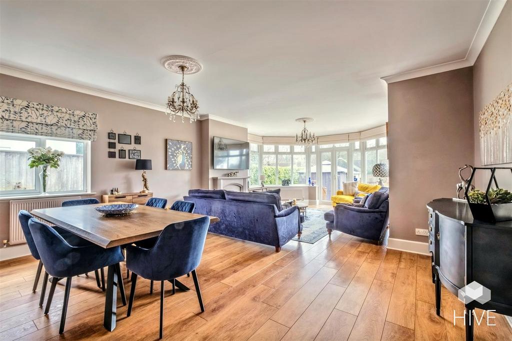 Hillside Road, Verwood BH31 3 bed bungalow - £650,000