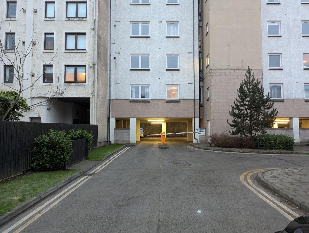Fettes Row, Edinburgh, Midlothian, EH3 Garage - £275 pcm (£63 pw)