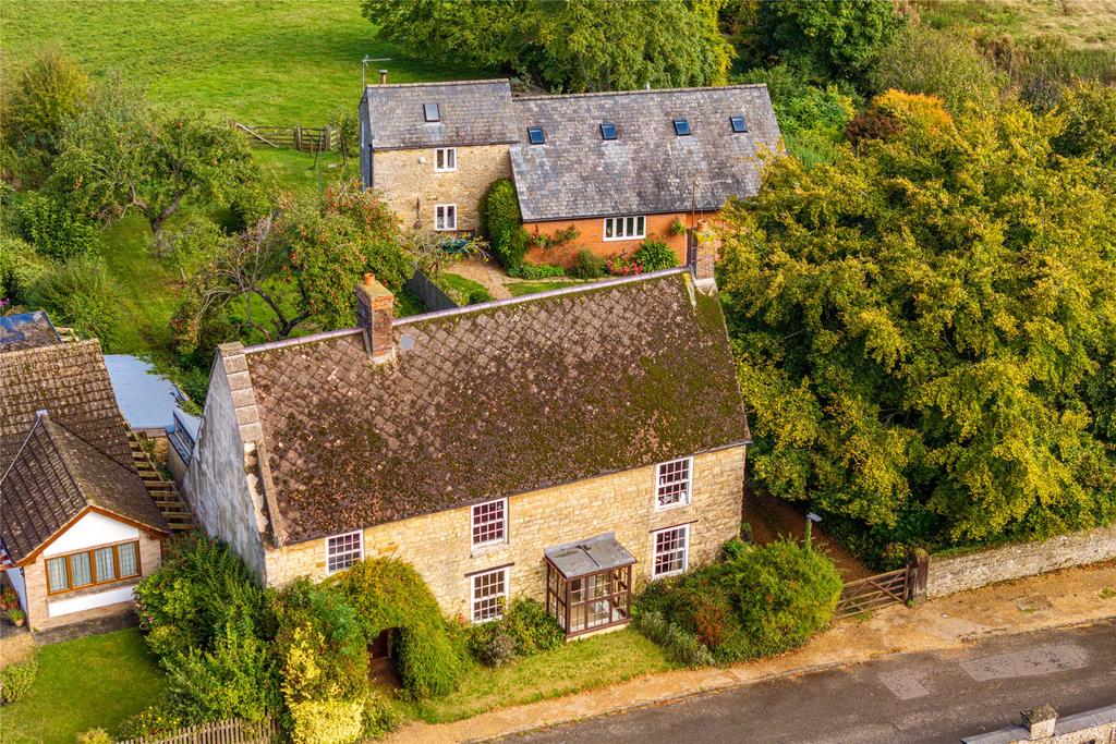 Deans Row, Gayton, Northamptonshire, NN7 5 bed detached house for sale ...