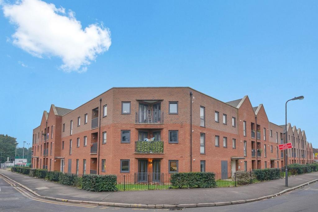 Tithe Court, Rayners Lane, Harrow HA2 1 bed flat for sale - £315,000