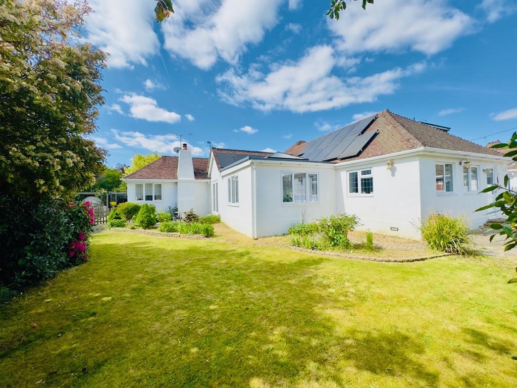 London Road, Fontwell 3 bed detached bungalow - £650,000