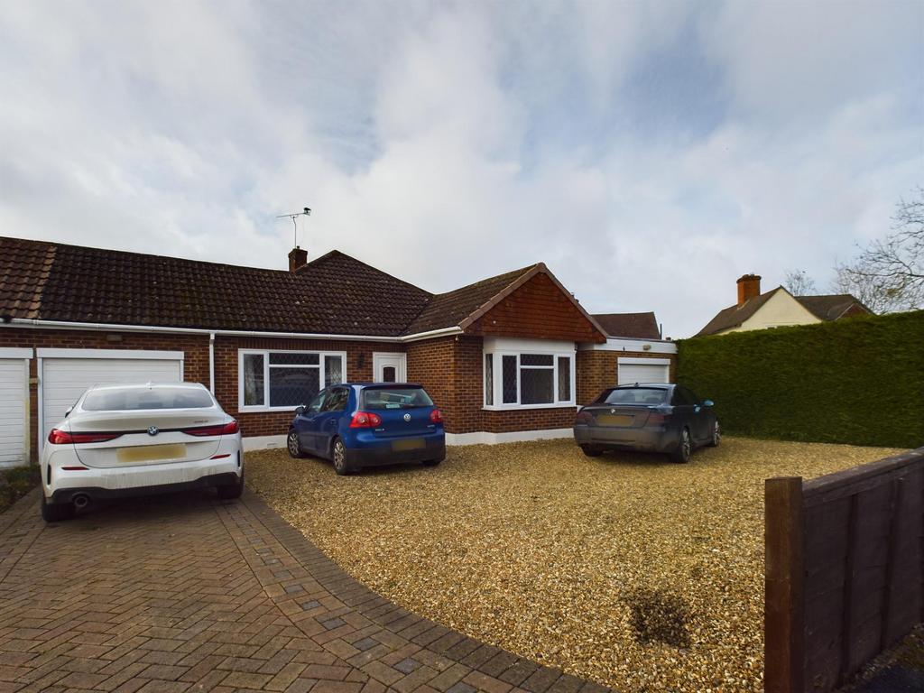 Heath Road, Pamber Heath, RG26 3 bed bungalow for sale - £475,000