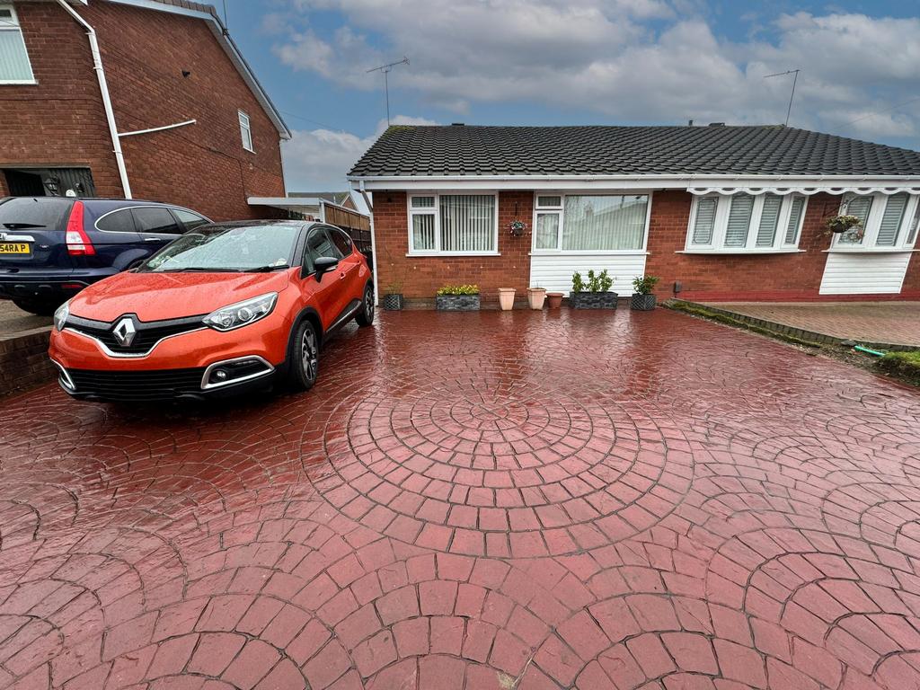 Furzebank Way, Willenhall 2 bed bungalow - £200,000