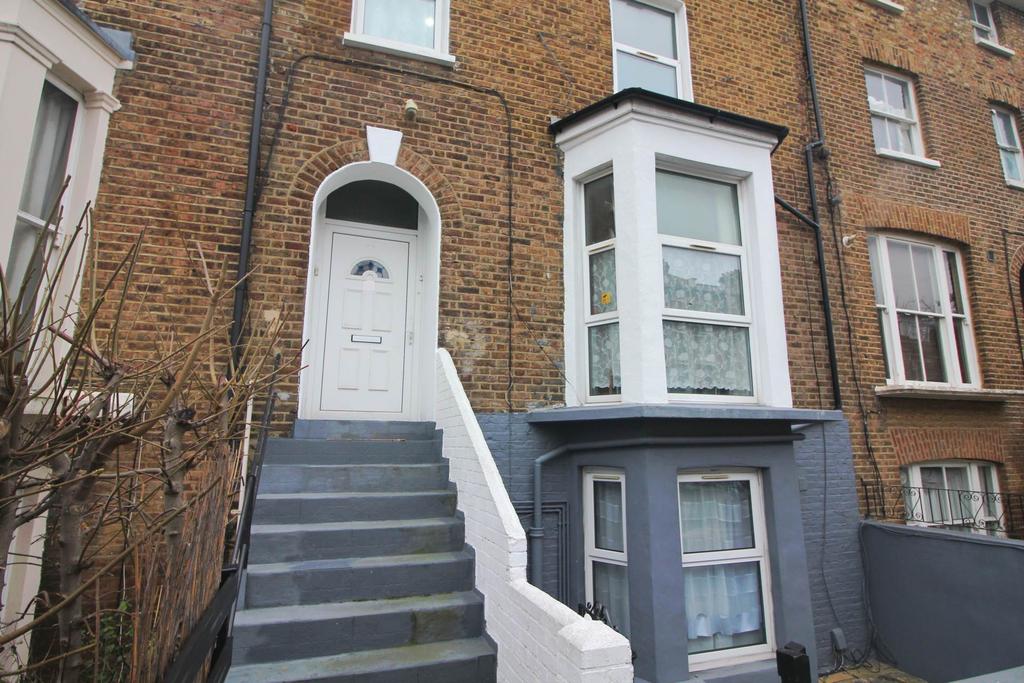 Adelaide Grove, Shepherds Bush 3 bed flat - £2,300 pcm (£531 pw)