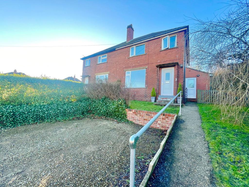 Hartcliff Avenue, Penistone, S36 6BQ 3 bed semi-detached house - £199,950
