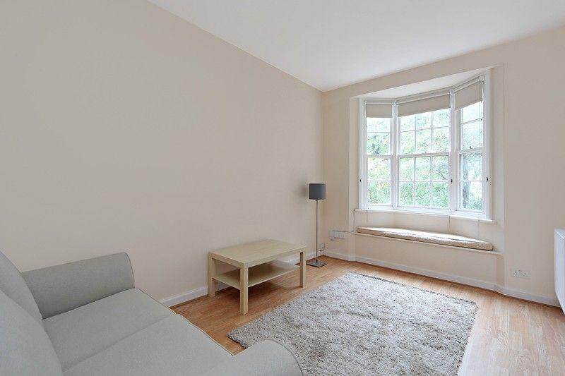53 South Edwardes Square, London W8 2 bed flat - £3,012 pcm (£695 pw)