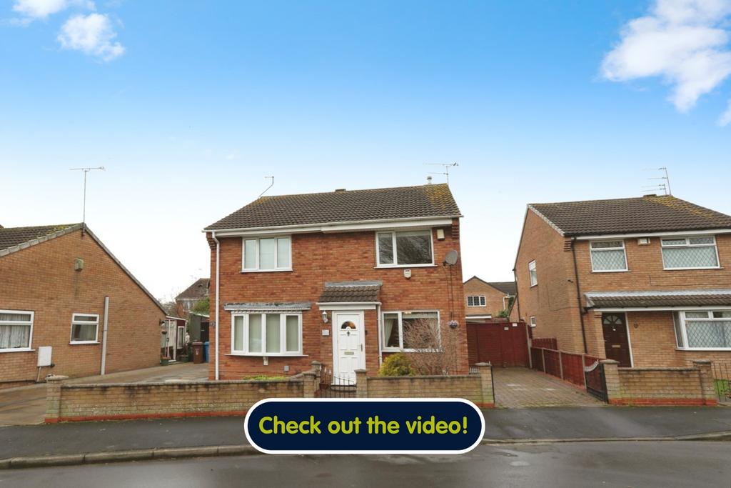 The Queensway, Hull, East Riding of... 2 bed semi-detached house - £140,000