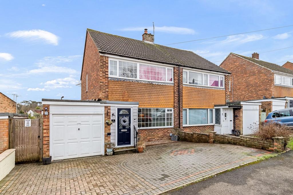 Willow Waye, Eythorne, Dover, CT15 3 bed semi-detached house for sale ...