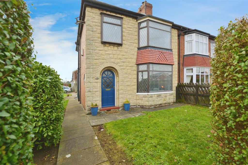 Priory Lane, Scunthorpe 3 bed semi-detached house - £155,000