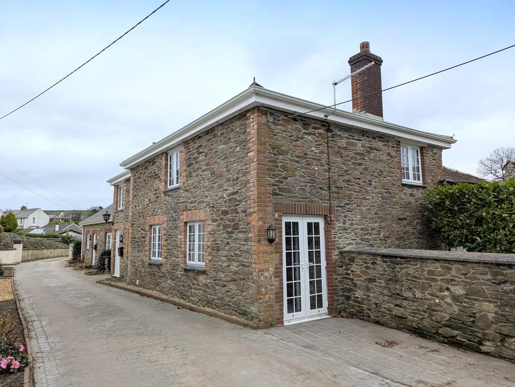 Veryan Green 3 bed end of terrace house - £1,195 pcm (£276 pw)