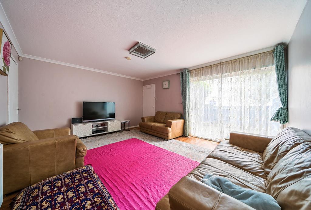 Crocus Field, Barnet EN5 3 bed terraced house - £375,000