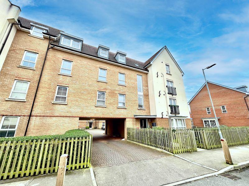 Design Drive, Dunstable 2 bed apartment for sale - £200,000
