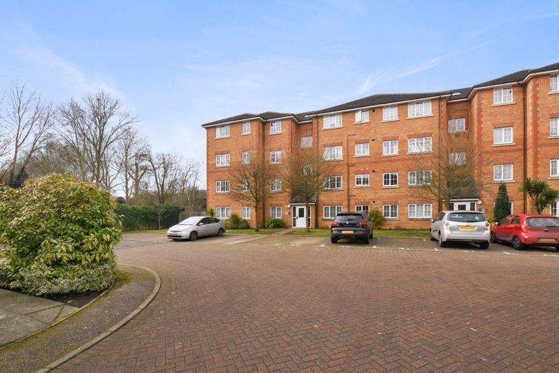 Exchange Walk, Pinner 2 bed flat - £375,000